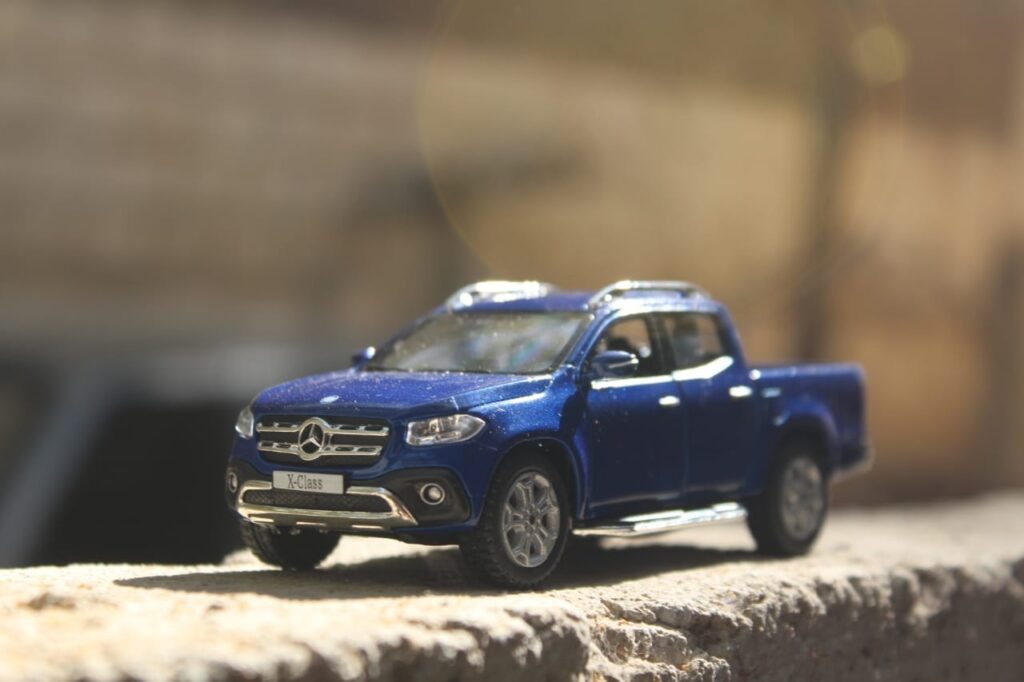 Kinsmart - 142 Scale Model Mercedez-Benz X-Class Pickup Diecast Model ...