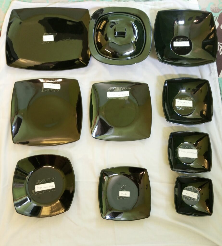MELAMINE DINNER SET IN BLACK 35 PIECES